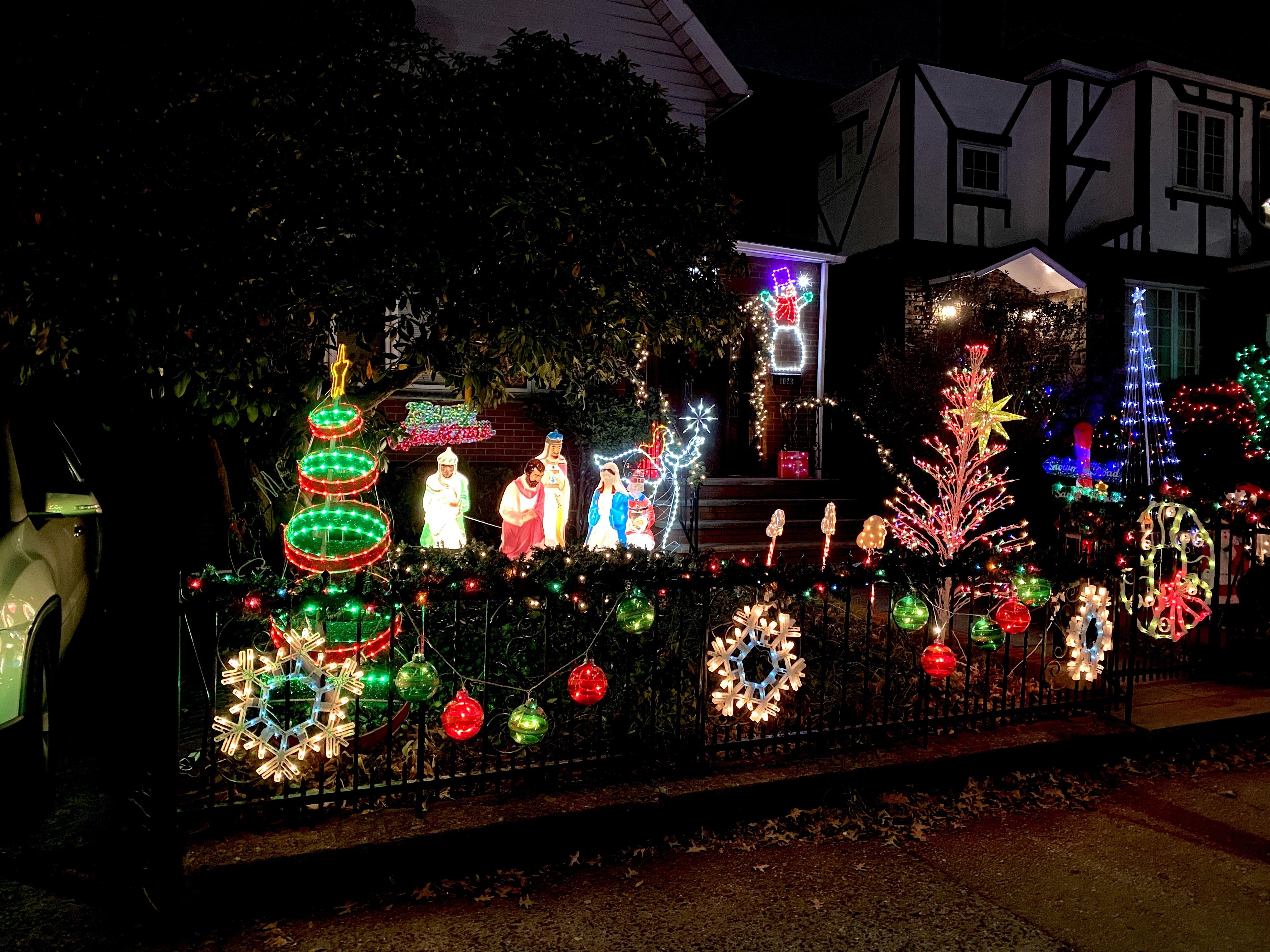 Photo｜Shintaro Tanaka｜The Dyker Heights Christmas Lights, Brooklyn｜12.15.2021｜田中真太郎｜Shintaro ...