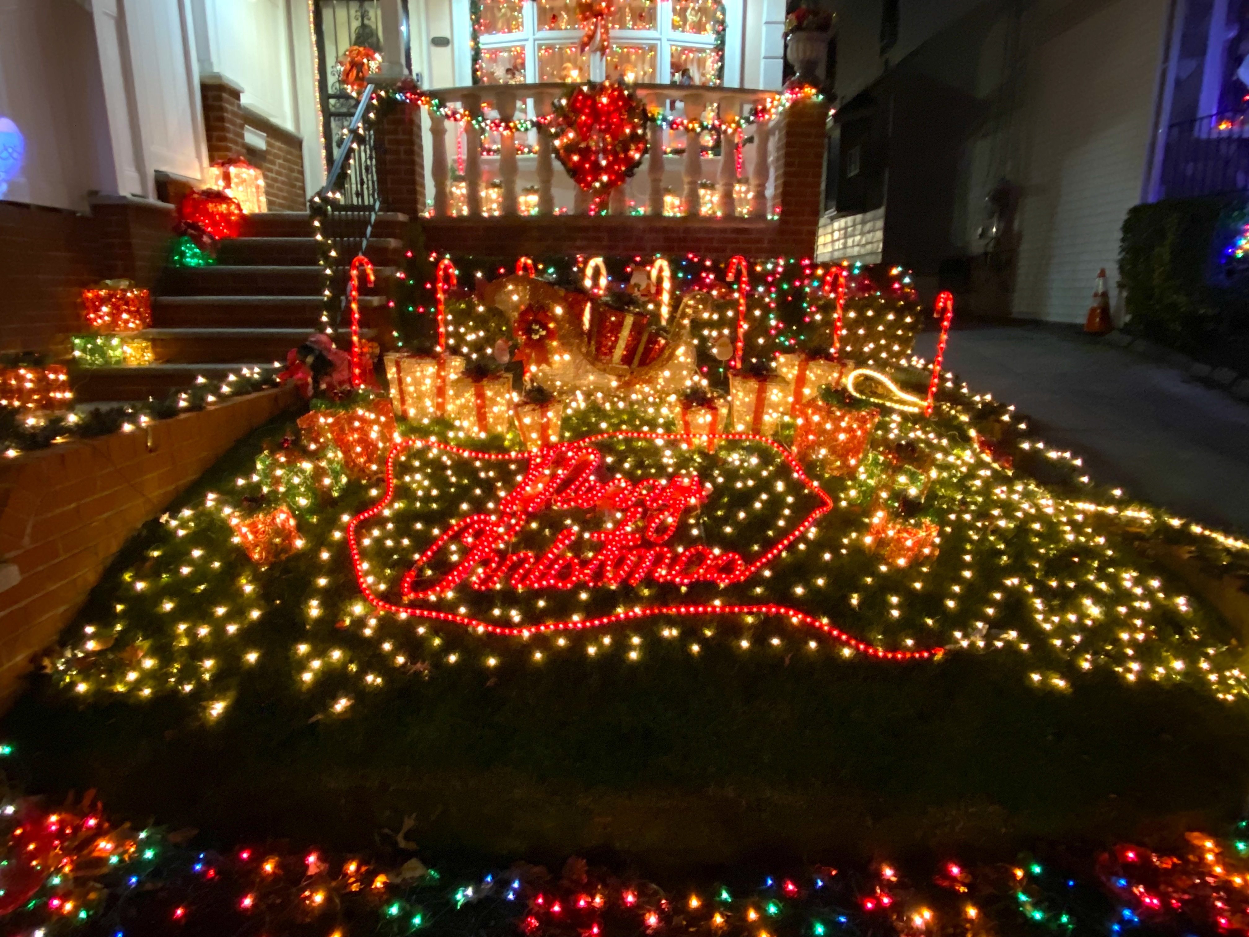 Photo｜Shintaro Tanaka｜The Dyker Heights Christmas Lights, Brooklyn｜12.15.2021｜田中真太郎｜Shintaro ...