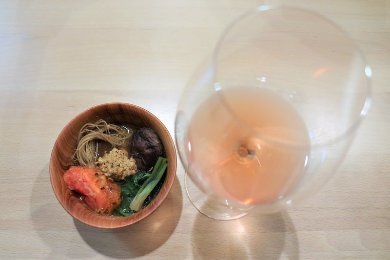 ワイン好きに捧げるレシピ#48《鴨肉と三関セリとロゼワインと》｜Ayano Mitsui🍳料理とワインのコンサルティング🍷｜note