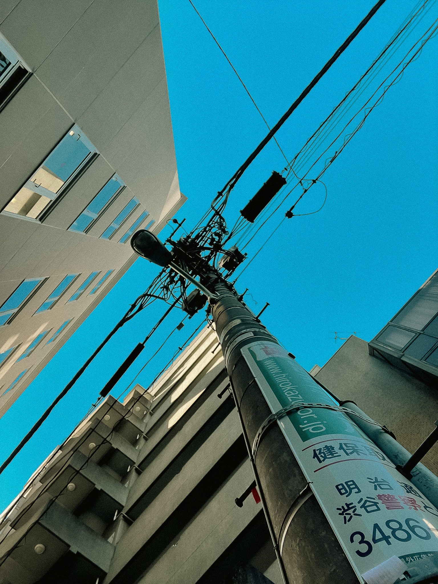 電柱を背に天を穿つ-五十九｜Yasu Koma