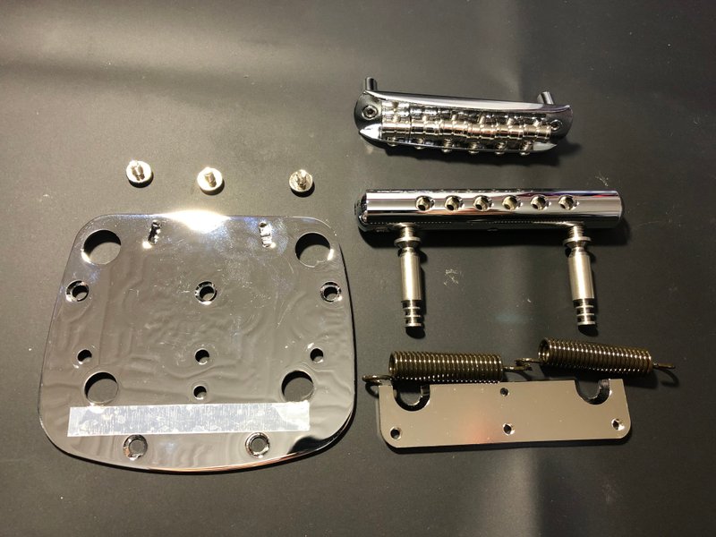 Fender American Performer Mustang搭載のDynamic Vibrato(American Performer ...