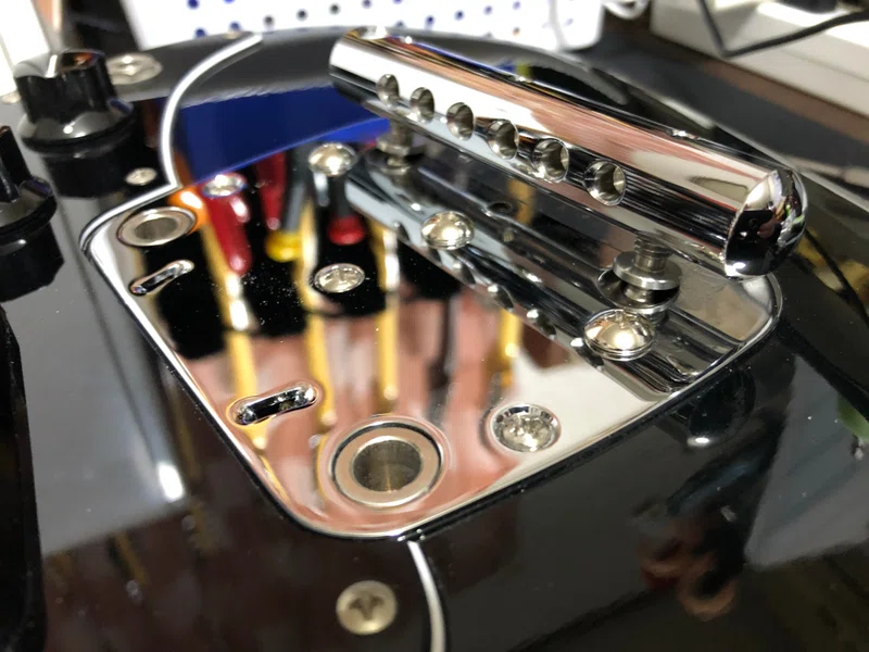Fender American Performer Mustang搭載のDynamic Vibrato(American Performer ...