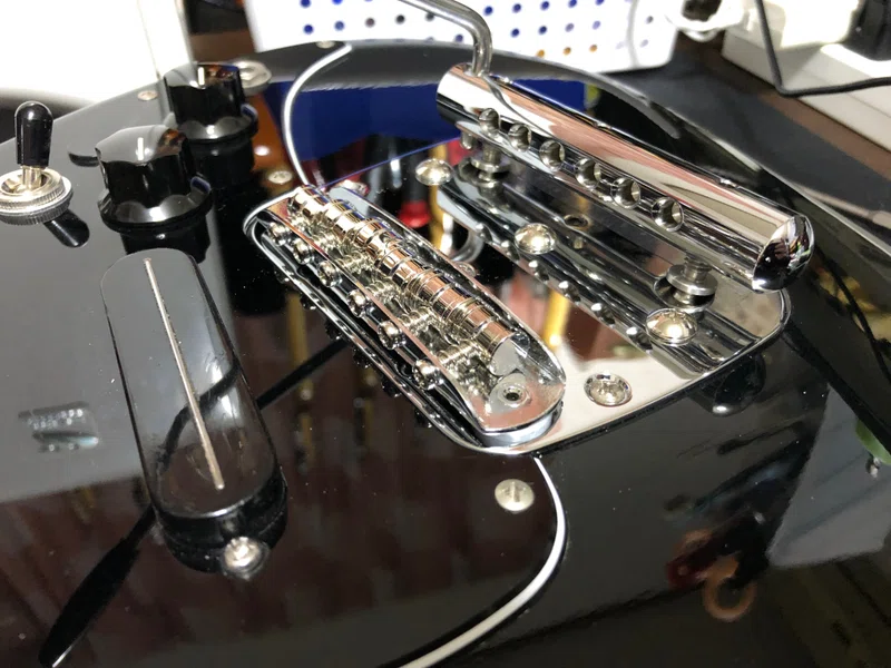 Fender American Performer Mustang搭載のDynamic Vibrato(American Performer ...