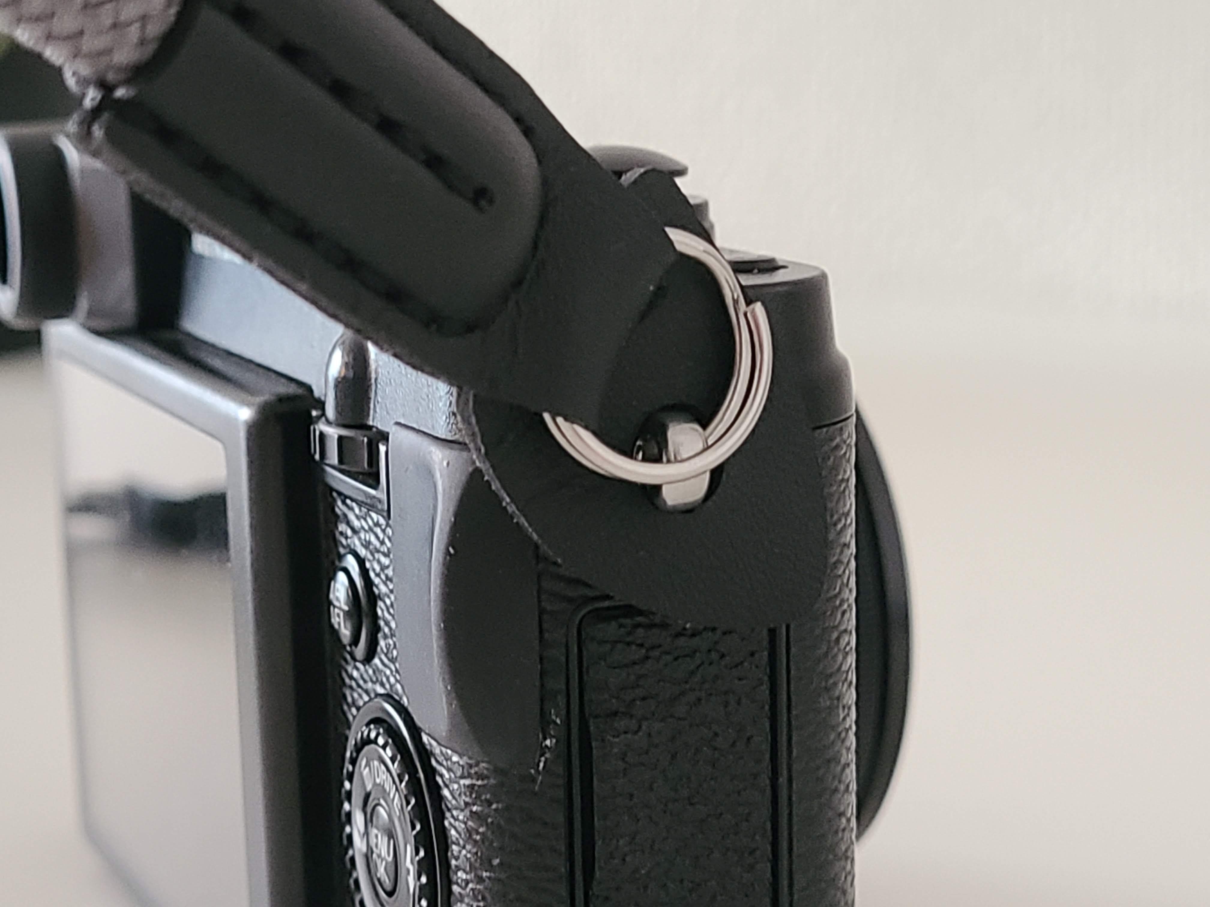 FUJIFILM X10をカスタマイズしてみた【Vol.1】|ストラップ篇 FUJIFILM X10をカスタマイズしてみた【Vol.1】|ストラップ篇