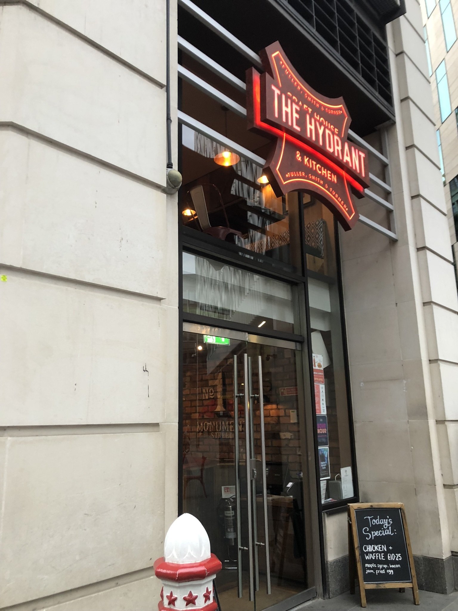 UK photos - Pub “The Hydrant” next to Monument station｜ted2lasvegas｜note