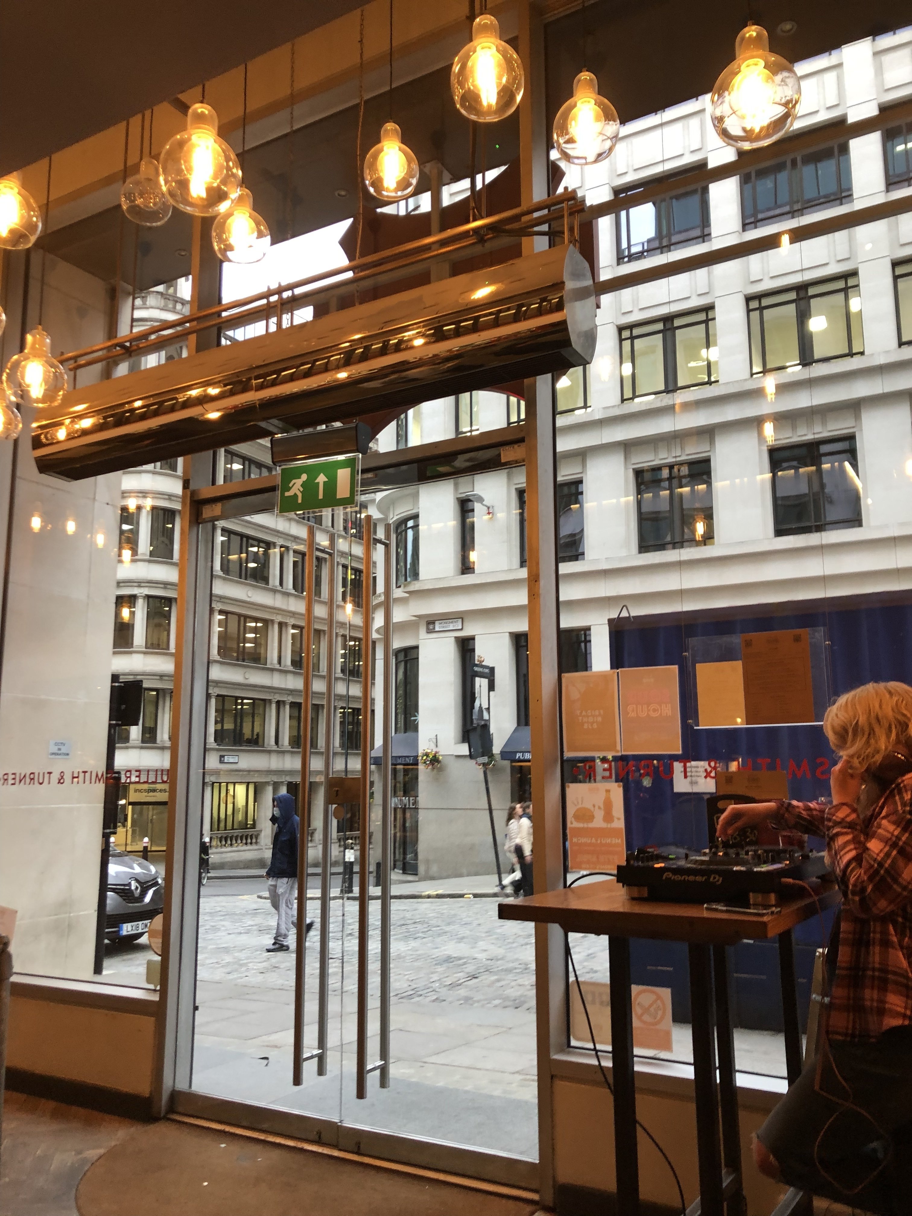 UK photos - Pub “The Hydrant” next to Monument station｜ted2lasvegas｜note