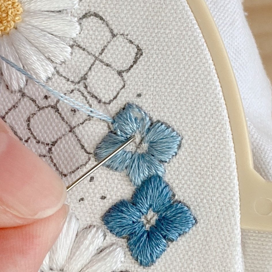 光沢を減らす工夫(紫陽花の刺繍)|はなこまち/刺繍作家 光沢を減らす工夫(紫陽花の刺繍)|はなこまち/刺繍作家