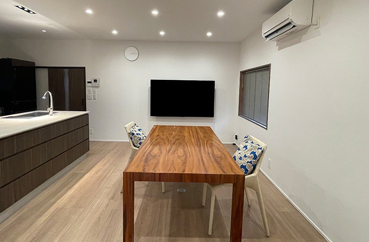 セミオーダーできるダイニングテーブル サイズと素材と金額【実例写真あり】｜LOG / 建築士