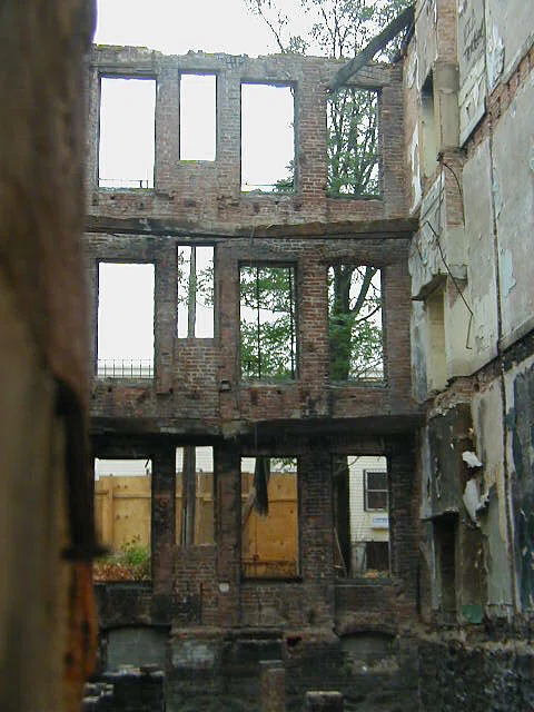 Old wrecked buildings in Brooklyn NY -1998｜Matthew Melnick