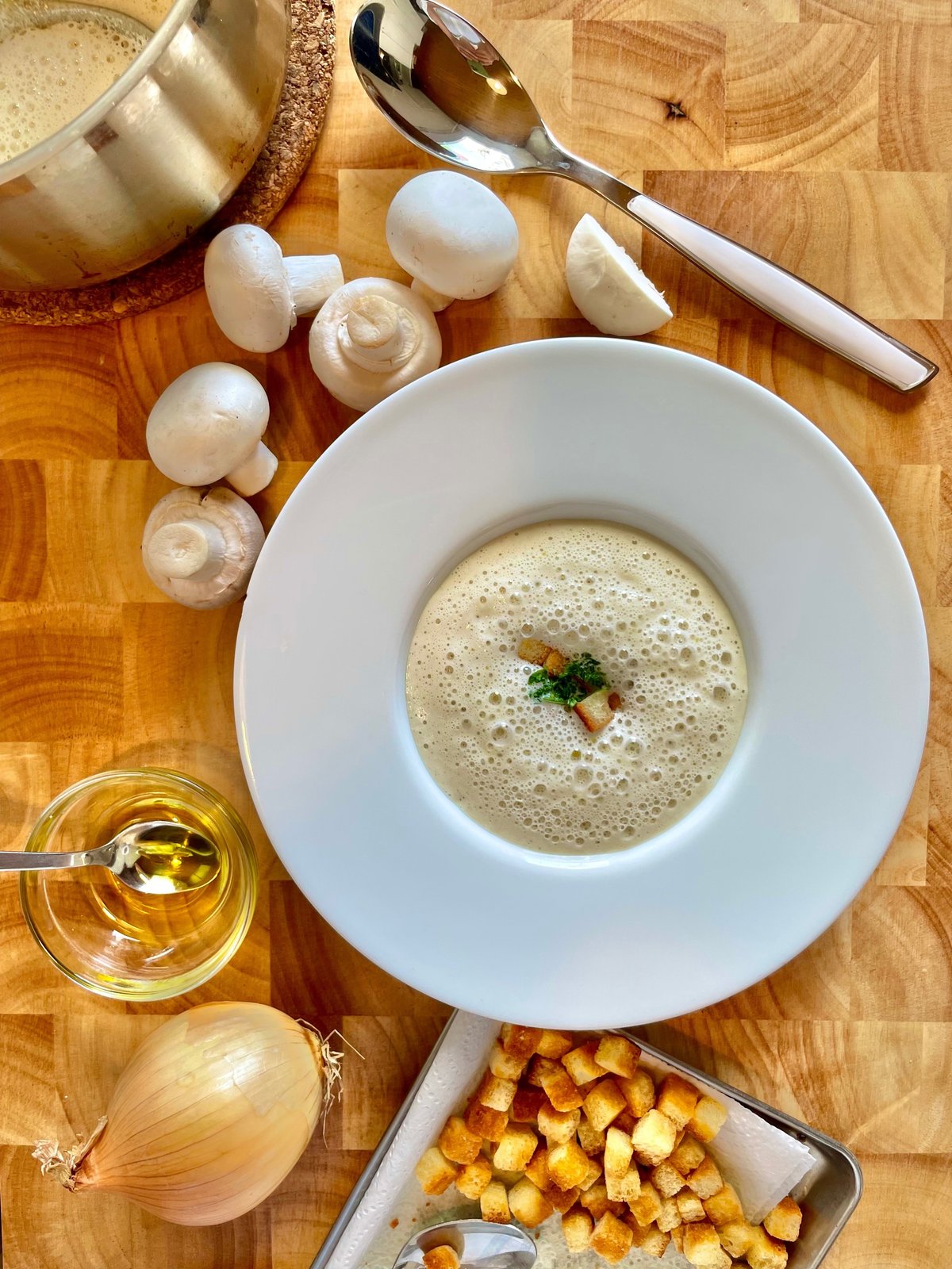 記憶に焼き付くマッシュルームのスープ｜chef ichi