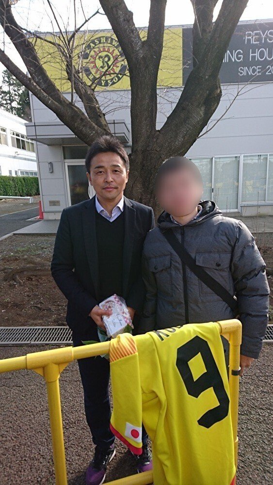 3人のサインが入ったユニフォーム｜Akala｜note