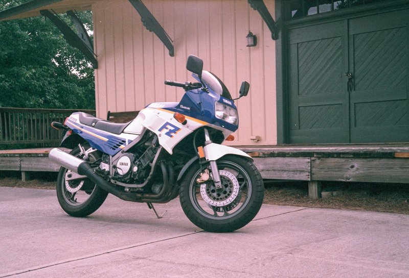 YAMAHA FZ700 ＜Rollei 35S＞｜MOJA MOJA｜note