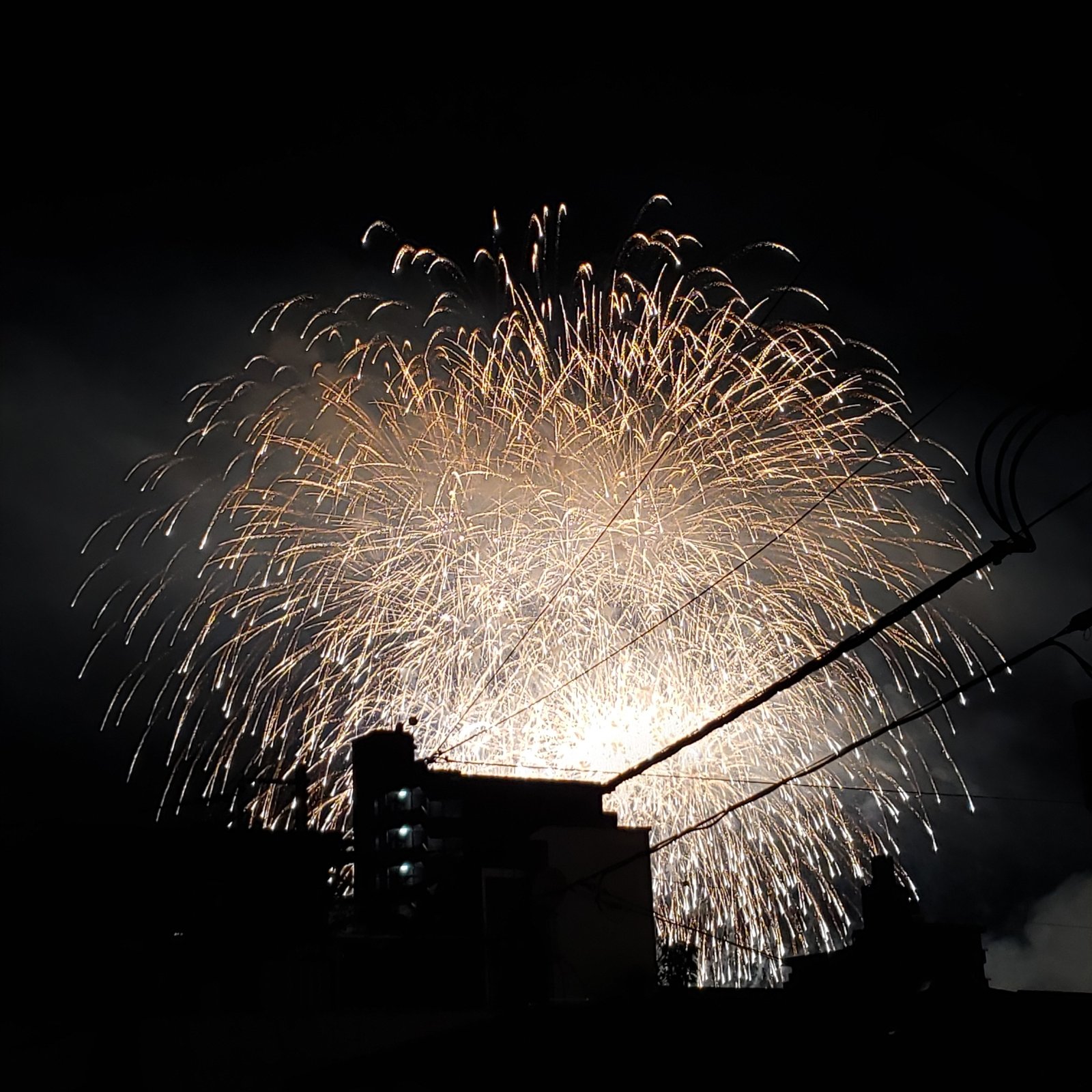 11月の花火大会、ベランダから。寒かった。｜Yoshiaki_Naoe｜note