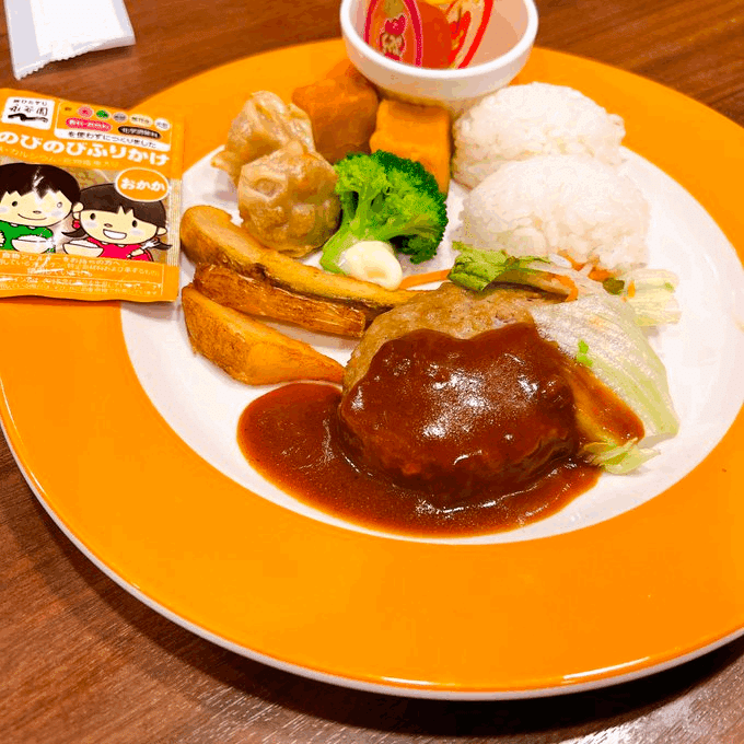 初めての海ではしゃいだ：1歳4ヶ月（8月下旬-9月下旬）｜akatsuki174