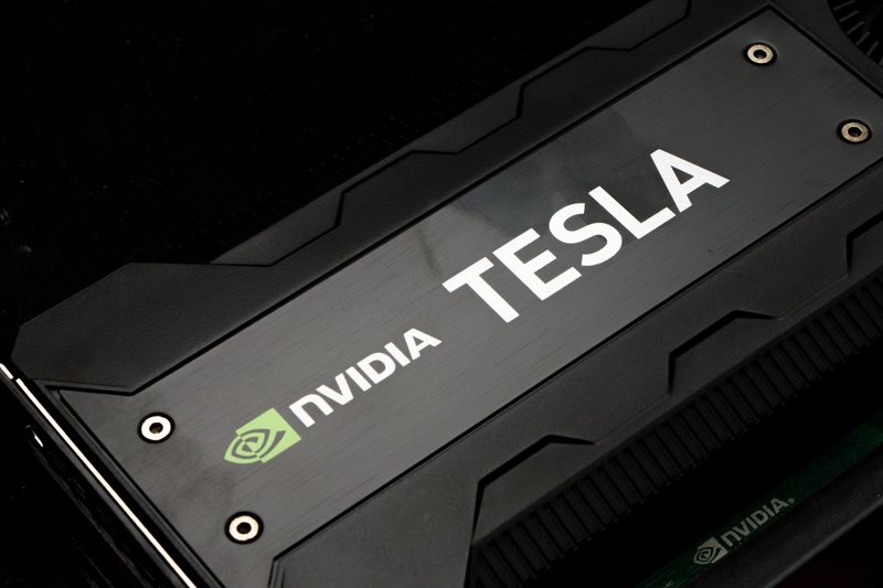 産業用GPUの写真集をぼちぼち作り始めるかも・・・？｜白糸紗衣