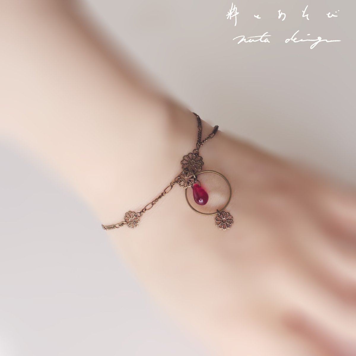 仕草も心なしか堂々と｜nuta design