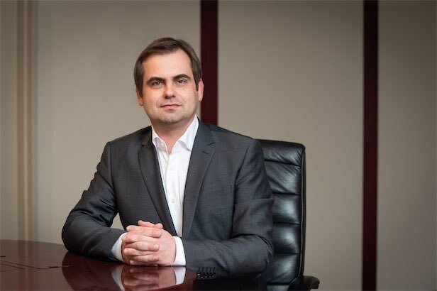 機械翻訳「DeepL」のCEOヤロスワフ・クテロフスキー。｜DigitalCreator