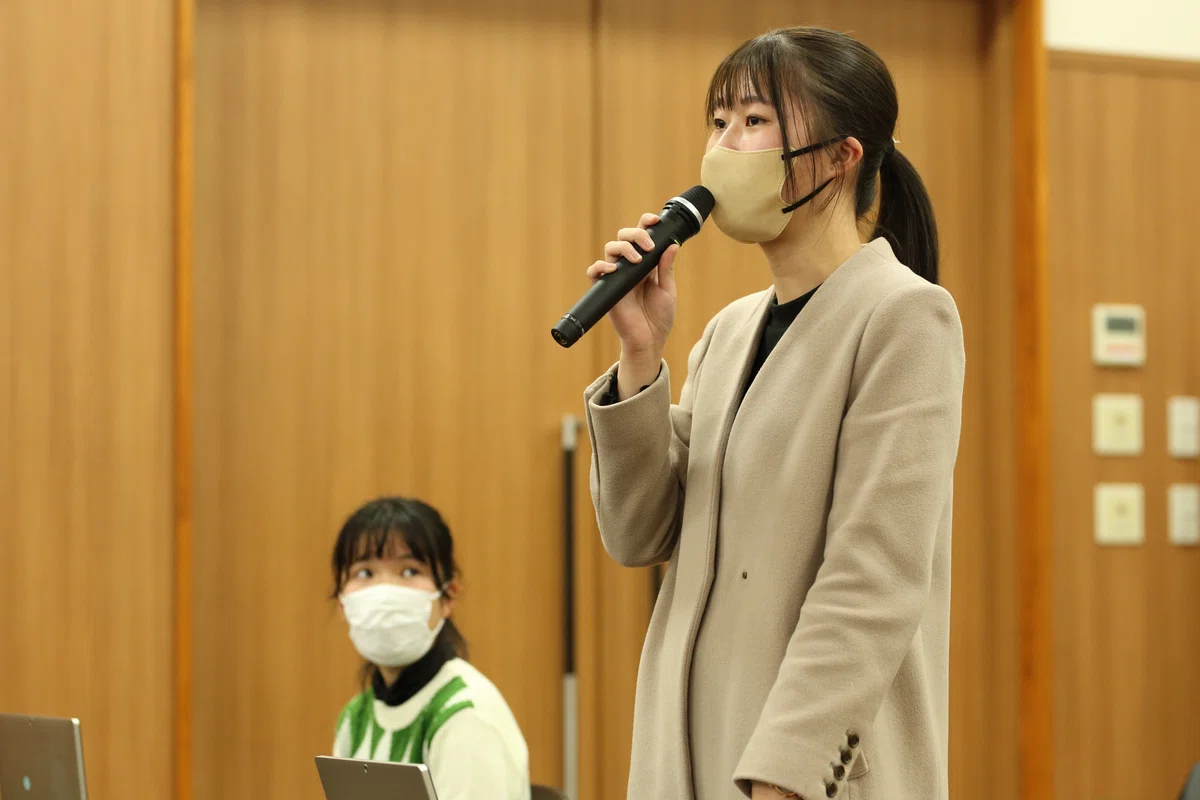 Mayor Kizumoto at Hyogo Prefectural High School: A Heated Debate Over ...