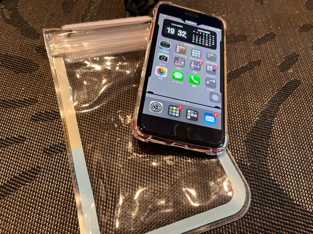iPhone8に防水パック｜charu_mobile