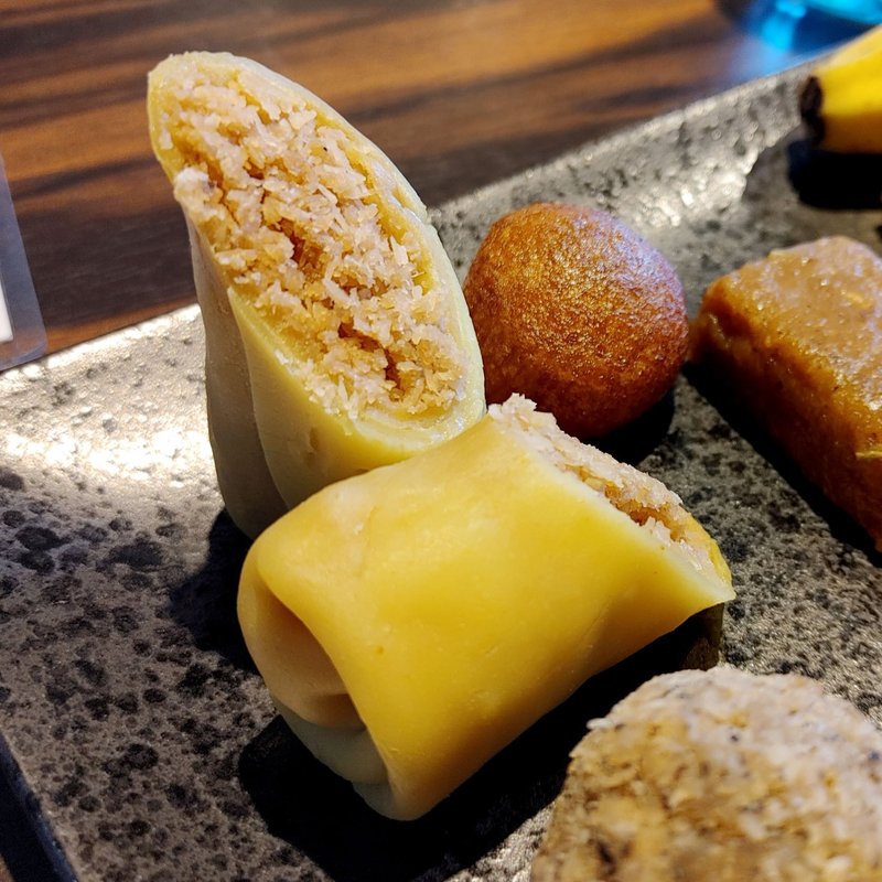 たのしい形のお菓子がいっぱい！スリランカ式おせちを食べたよ＠八王子 ミリス カレー＆バー｜じょいっこ