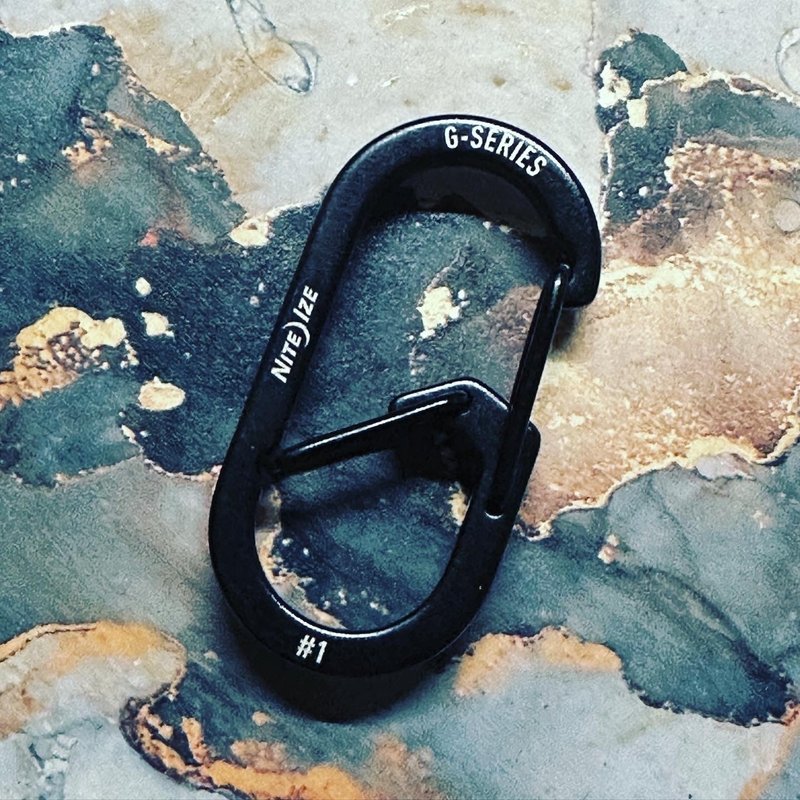 買ってよかったもの：NITEIZE G-カラビナー#1 ブラック[G型カラビナ]｜Yoshihiro Tanaka | taziku