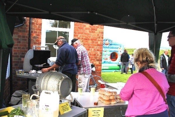 コッツウォルズの小さな村の最高に楽しいお祭り｜Peco Otaki（大多喜ぺこ）