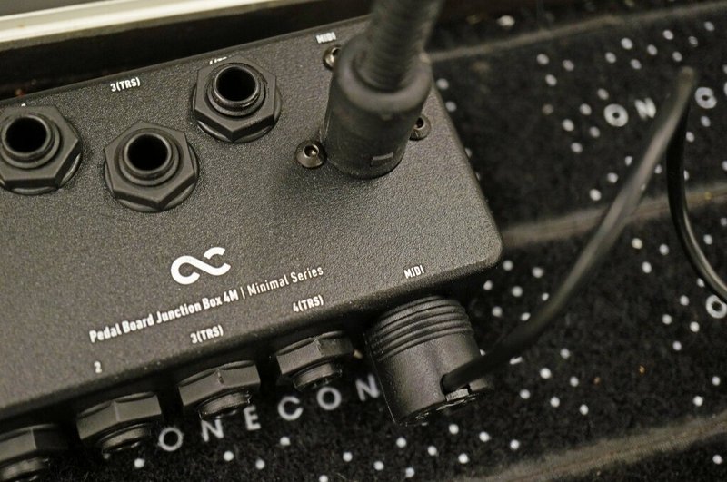 使い方いろいろ！4CMやMIDI、アンプスイッチも！One Control Minimal Series Junction Box 4M ...