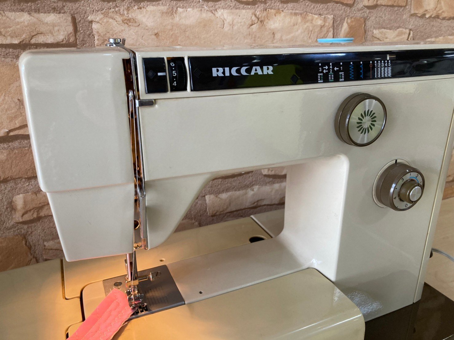 ミシン紹介】RICCAR(リッカー)ミシン「R-805」|ソーイングスクエア ミシン紹介】RICCAR(リッカー)ミシン「R-805」|ソーイングスクエア
