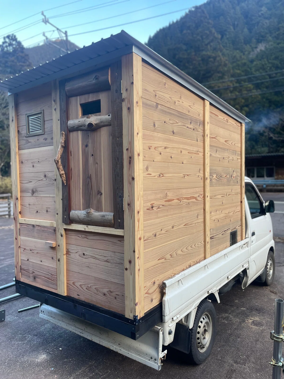 The story of building a 'keitora sauna' on the bed of a light truck ...