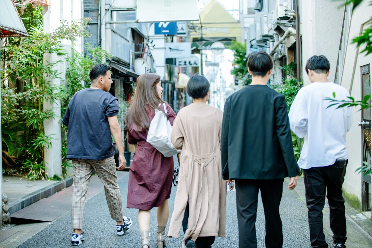 fewminが自分たちの仕事を、コンサルではなく「伴走者」と定義する理由｜株式会社fewmin