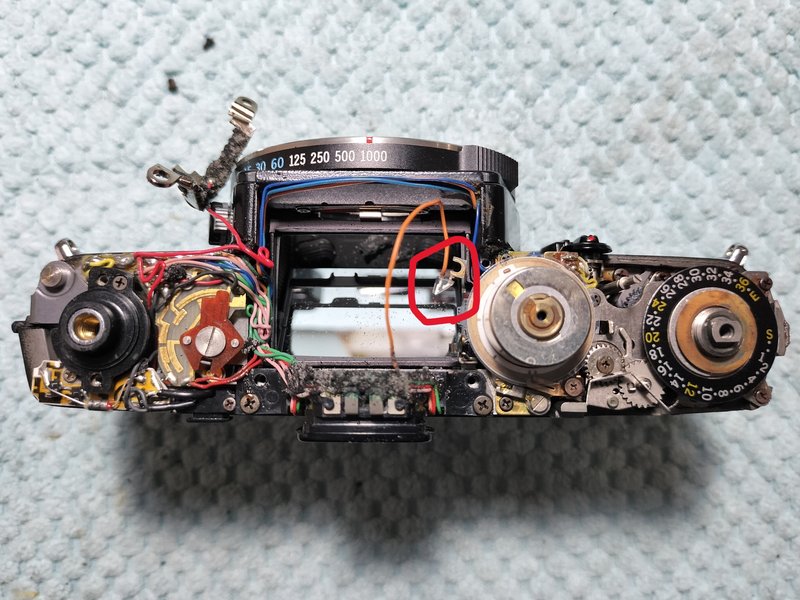 Olympus OM-2の分解 ｜フィルムカメラ修理のアクアカメラ