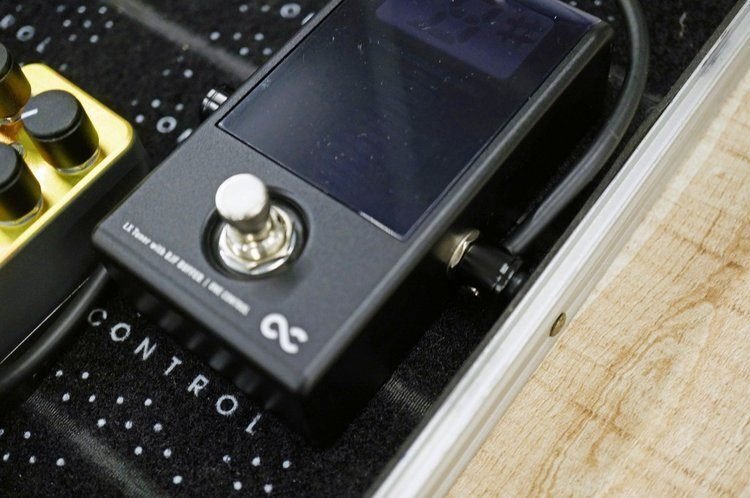 ジャンクションボックスがボードに必須である理由とは。One Control Minimal Series Pedal Board Junction Box with BJF Buffer ...