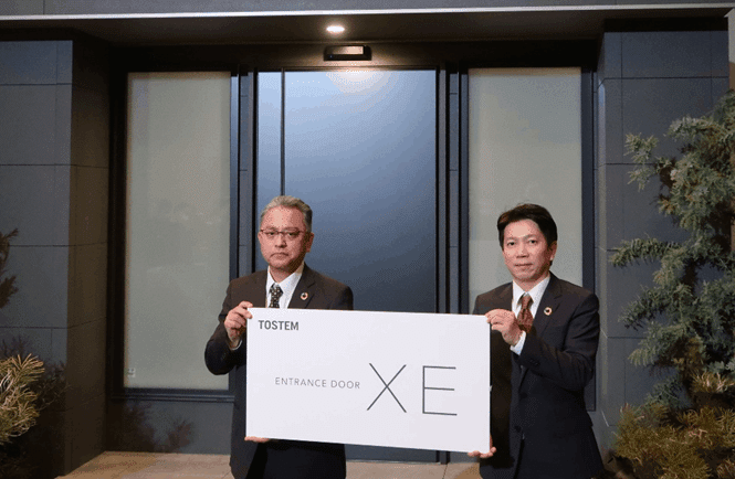 毎日の帰宅が特別な体験に。最新の機能を備えた、次世代玄関ドアのお話。【断熱先生のダンネツノートvol.25】｜【LIXIL公式】断熱先生のダンネツノート