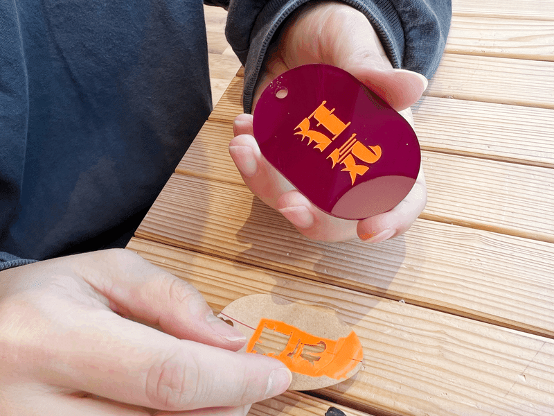 【DIY】アクリルキーホルダーの作り方【レーザー加工】｜mojiya👀