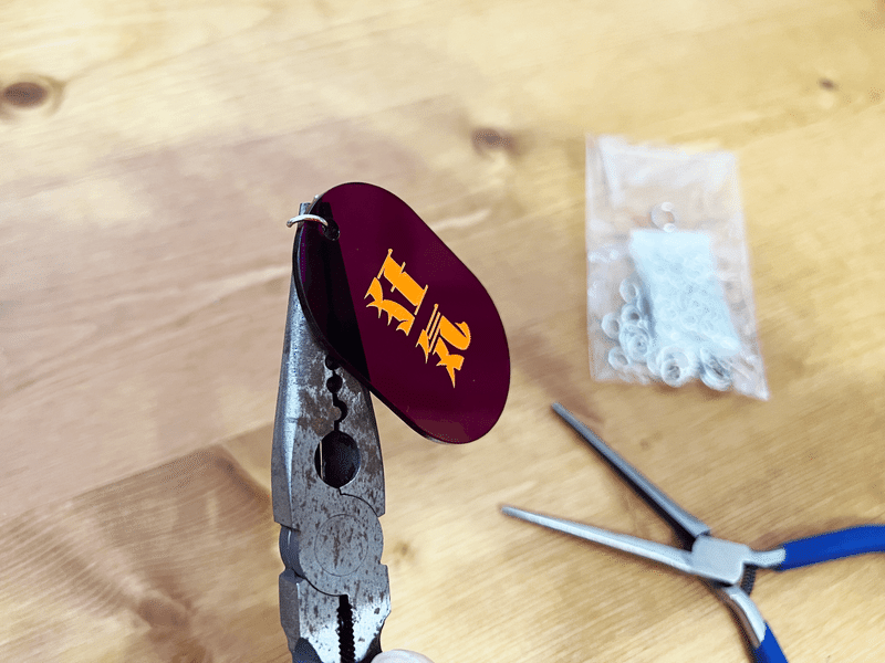 【DIY】アクリルキーホルダーの作り方【レーザー加工】｜mojiya👀