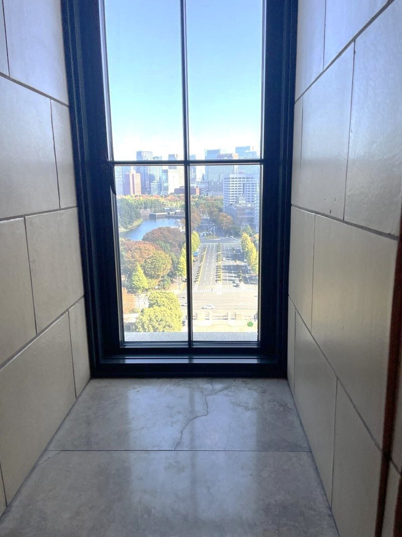 【国会クイズ】第26問 ダンスホール｜Senator_ISHIDA