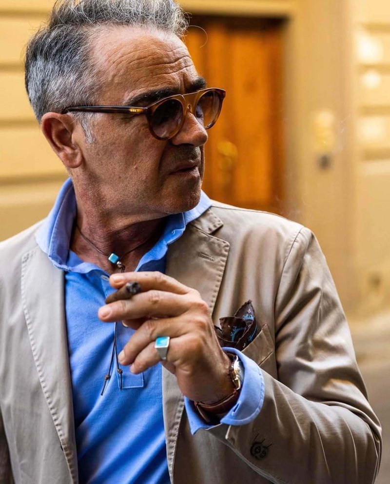 アクセサリーで付けておられるターコイズブルーが｜Dandy Daddy