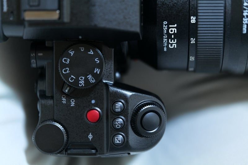LUMIX S5IIXのブラックデザインは、「創作意欲」を変えるのか LUMIX S5IIXのブラックデザインは、「創作意欲」を変えるのか