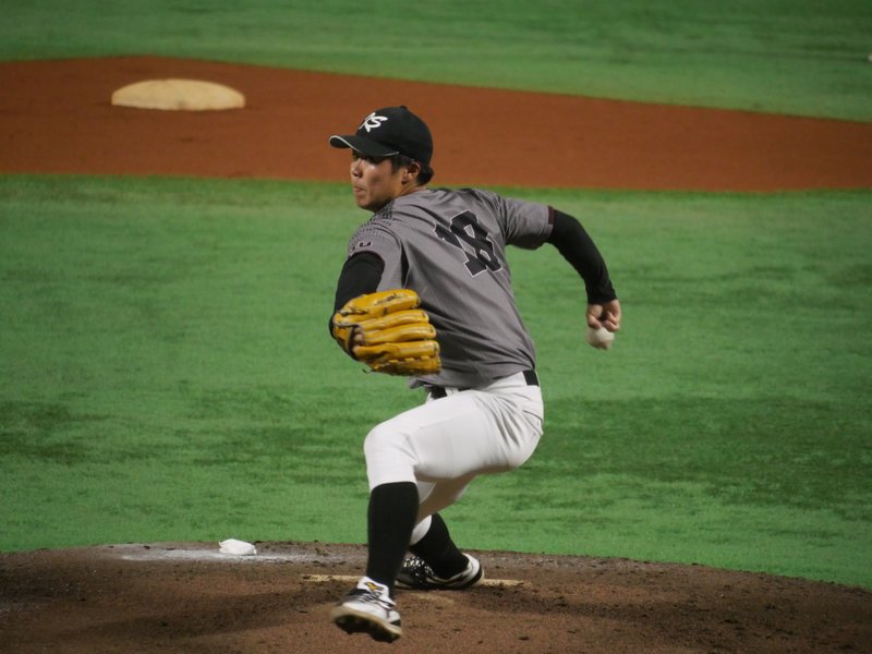 九州産業大の高速右腕、楠本宏武にスカウト陣が熱い視線…平均球速は大学トップクラスの実力者｜プロアマ野球研究所（PABB‐lab）