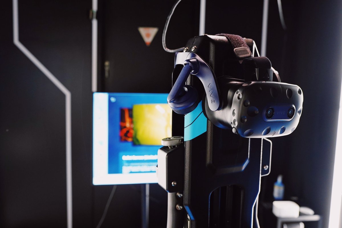 【VR EXPERIENCE】VR空間内を360°自由に歩くことを可能にする歩行型デバイスを体験！＠ZEXAVERSE TOKYO｜𝐑𝐞𝐜𝐚𝐥 (りかる)