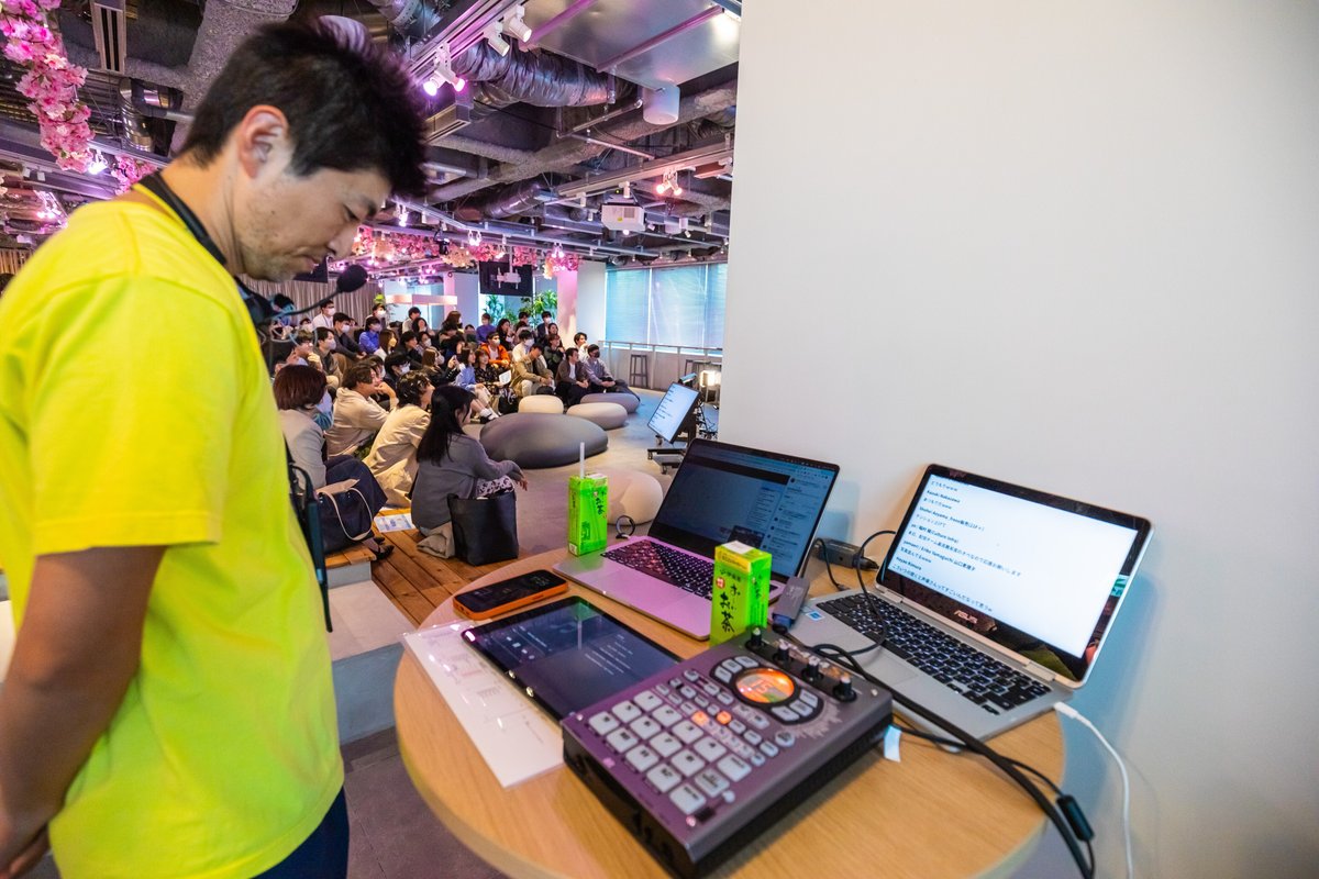 freee新卒1年目のチャレンジ。涙目ナンカレーもぐもぐから「一番笑顔が多い」入社式になるまで｜yosarimi@freee