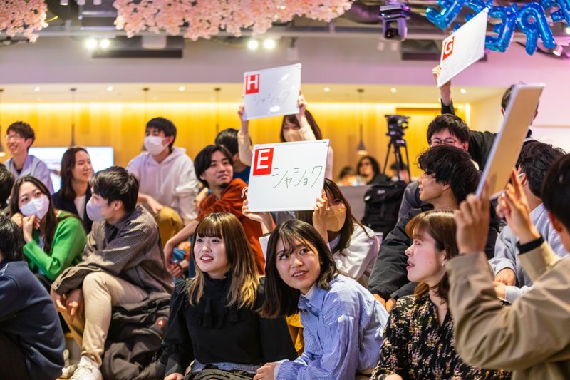 freee新卒1年目のチャレンジ。涙目ナンカレーもぐもぐから「一番笑顔が多い」入社式になるまで｜yosarimi@freee