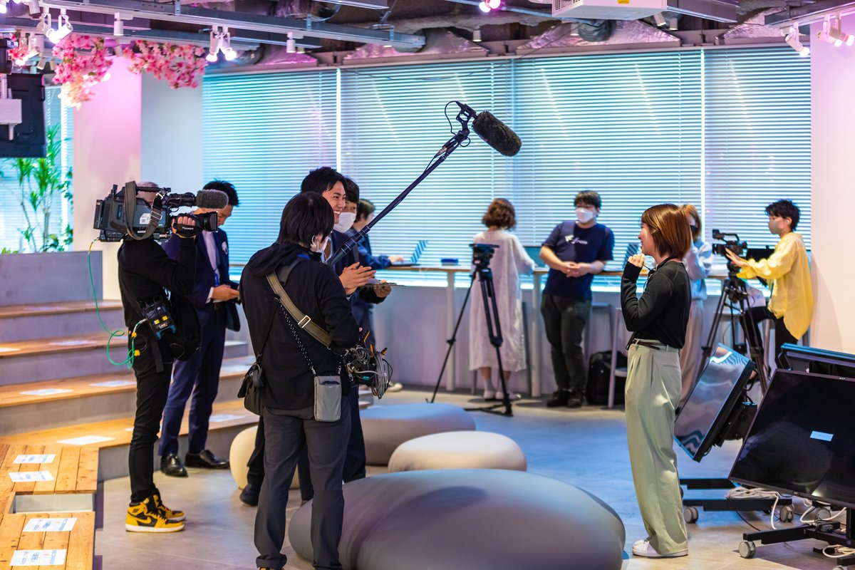 freee新卒1年目のチャレンジ。涙目ナンカレーもぐもぐから「一番笑顔が多い」入社式になるまで｜yosarimi@freee