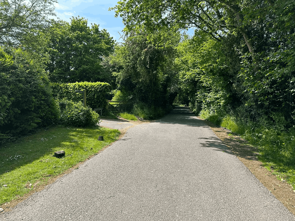 デボラ・カーの眠るAlfoldへ（イギリス）1 : 追記あり｜Orangeの時間 by wisteria