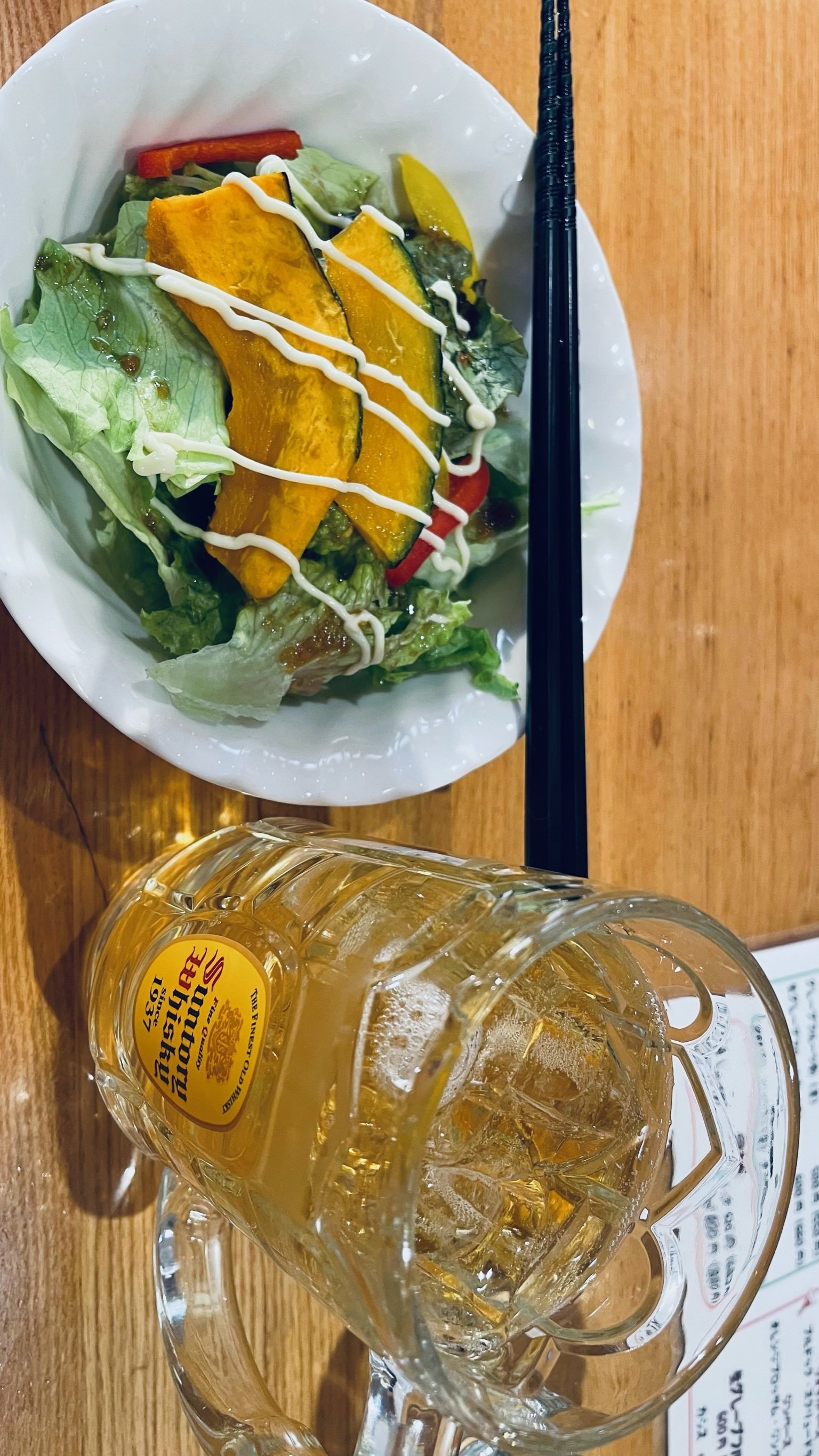 レモンの入ったハイボールが苦手だ 今日は自宅飲み 炭酸水を切らたので普通に水割りで飲んだら美味しかった 夏近し｜MIKI-ISO