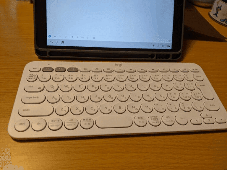 iPad Air用に購入したロジクールキーボード K380をレビュー 日本語配列非対応だがデザインと機能性でピッタリ｜おとも