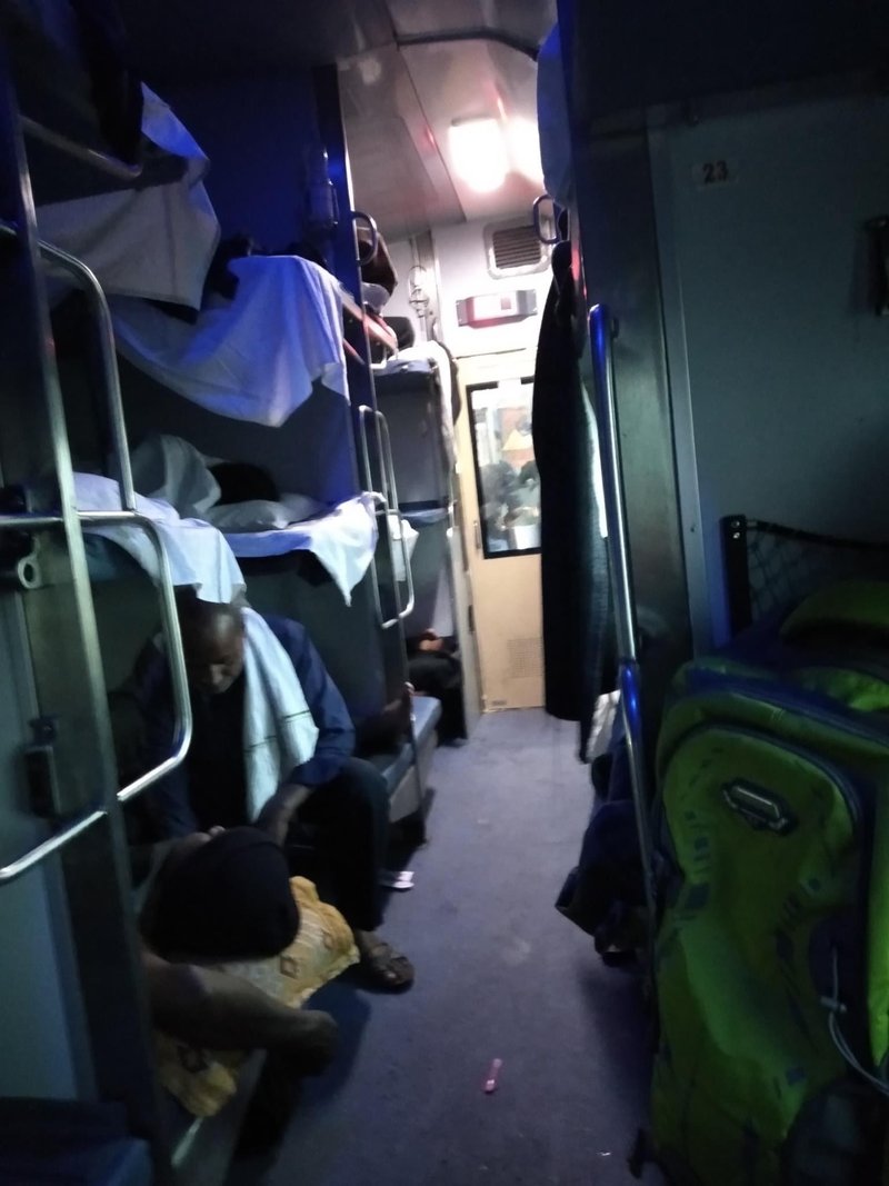 寝台特急でのヒーロー。ありがとうインド。｜Ryoko Hirano