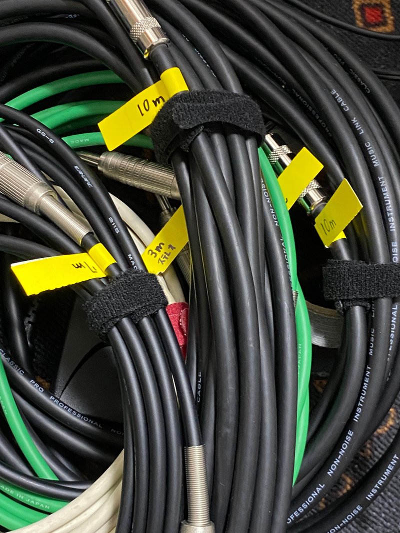 ケーブルを綺麗にまとめたい｜hikodrums