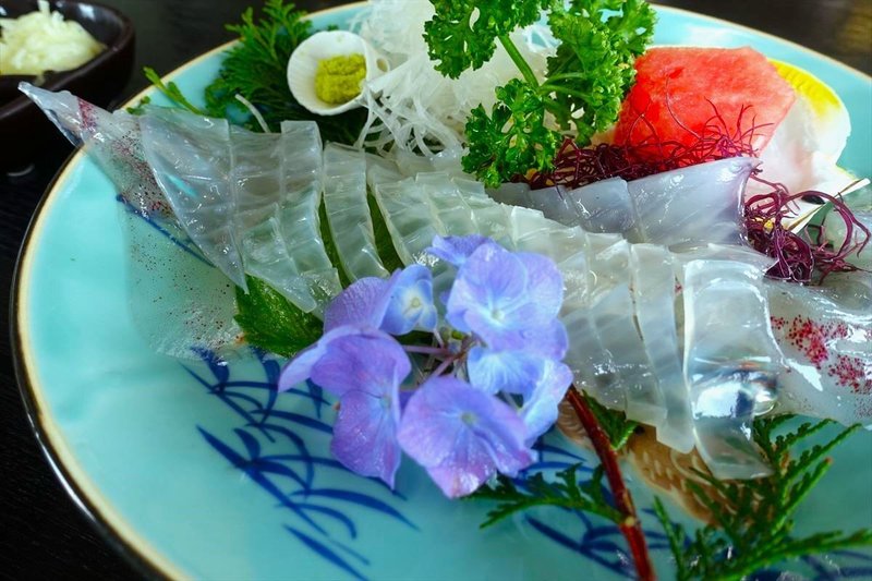 【呼子】男たちがぶつかり合う伝統の大綱引き＆透き通るイカ 国内旅行記・佐賀編Vol.4｜Tsuchinoco：ローファー旅