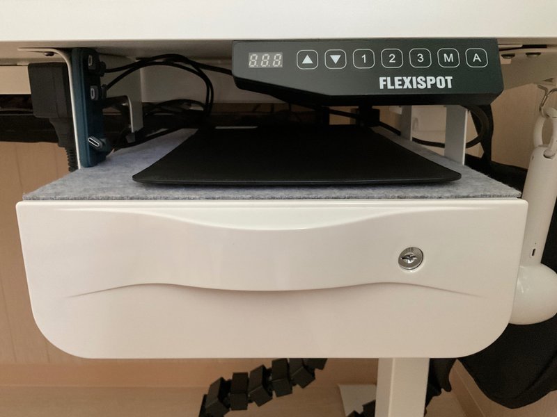 部屋を片付けたのでデスクツアー的なものをやってみる｜KK